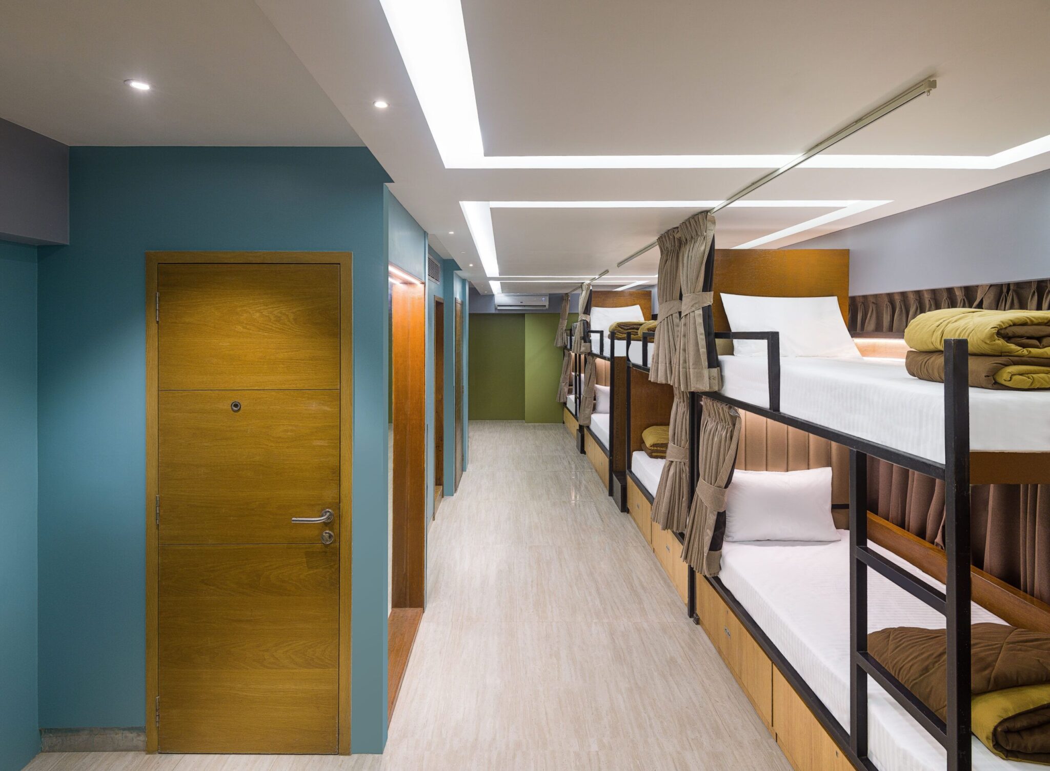 City Stay Dorms | Hotel Near Me Western Express High Metro Station ...