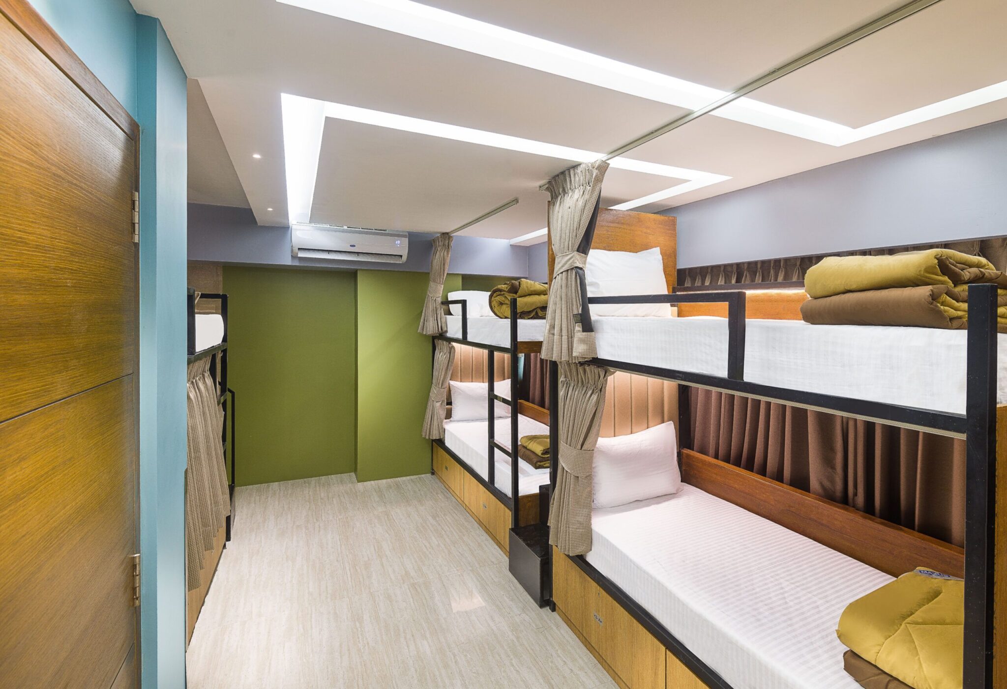 City Stay Dorms | Hotel Near Me Western Express High Metro Station ...